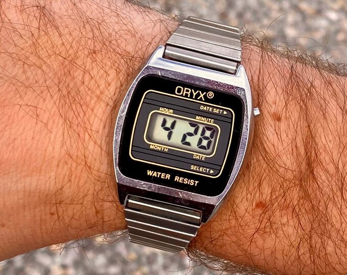 The Oryx Time Vintage 80's Retro Sleek Silver-toned LCD Quartz Men's ...