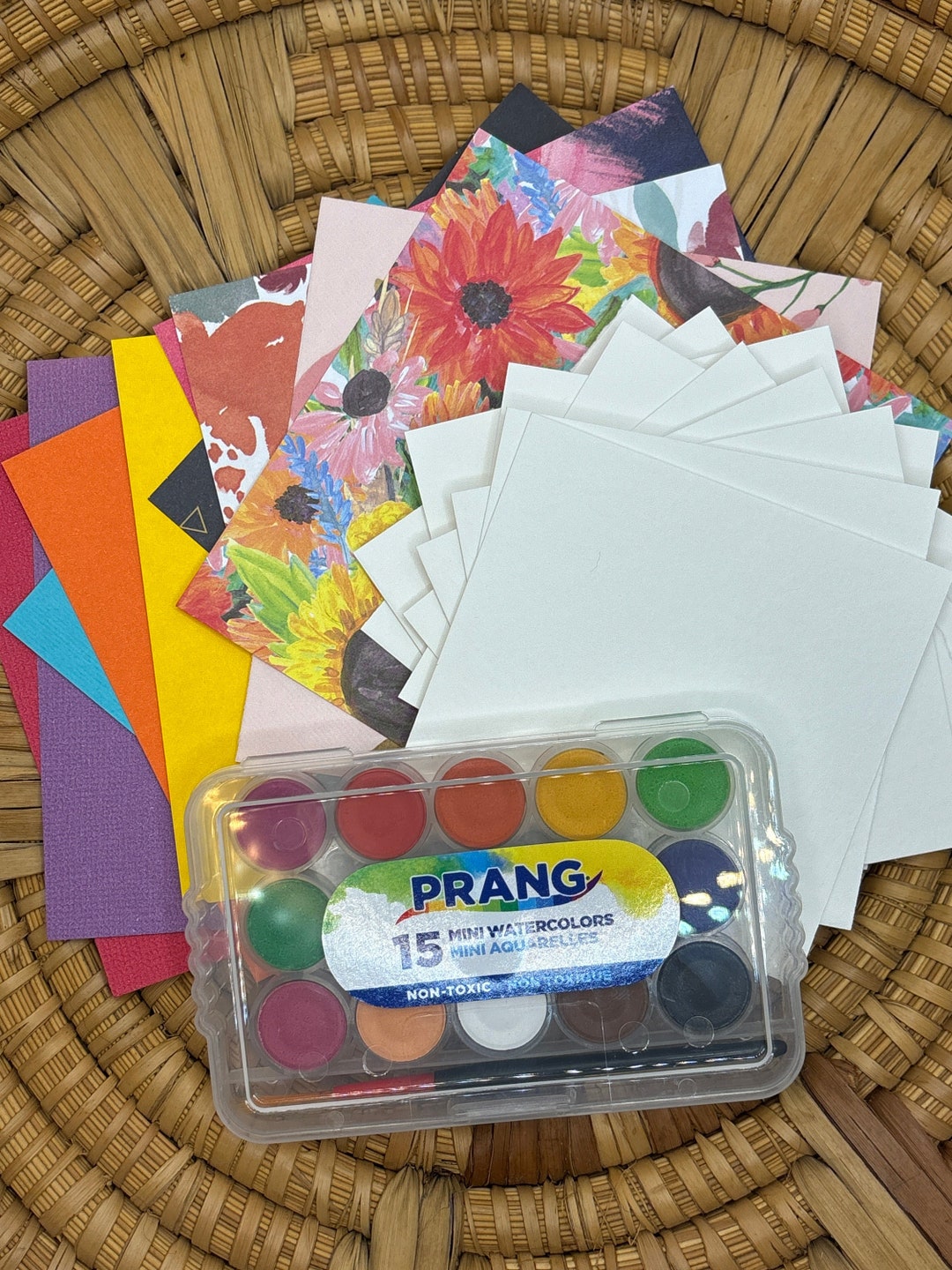 Mini-watercolor Kit With 1 Watercolor Brush, 15 Vibrant Watercolors, 10 ...