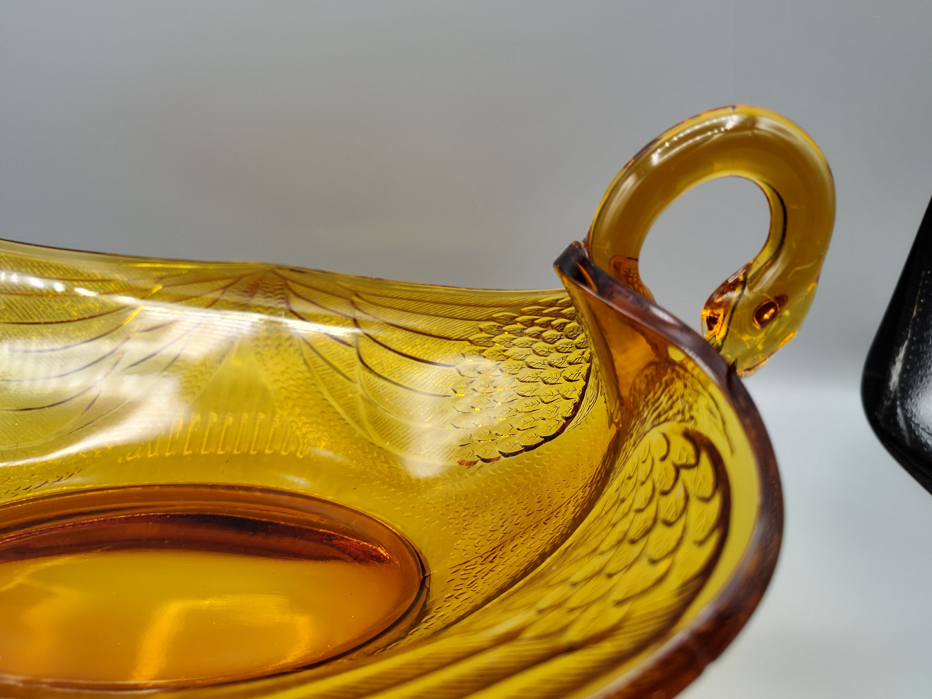 Vintage Amber Swan Centerpiece - Rescue Me Vintage SE - Two Swans W ...