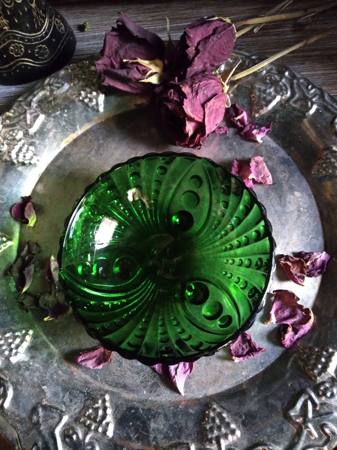 Vintage Art Nouveau Emerald Green Glass Offering Dish / Ritual - Etsy Vintage Art Nouveau Emerald Green Glass Offering Dish / Ritual - Etsy