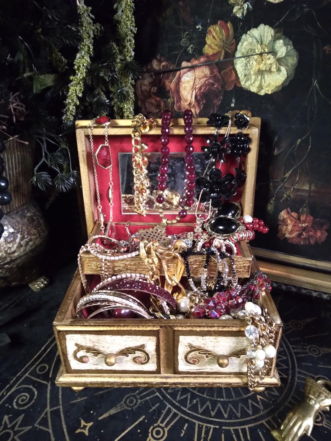 The Queen's Jewelry Box Mystery Treasure Chest / Vintage Florence ...