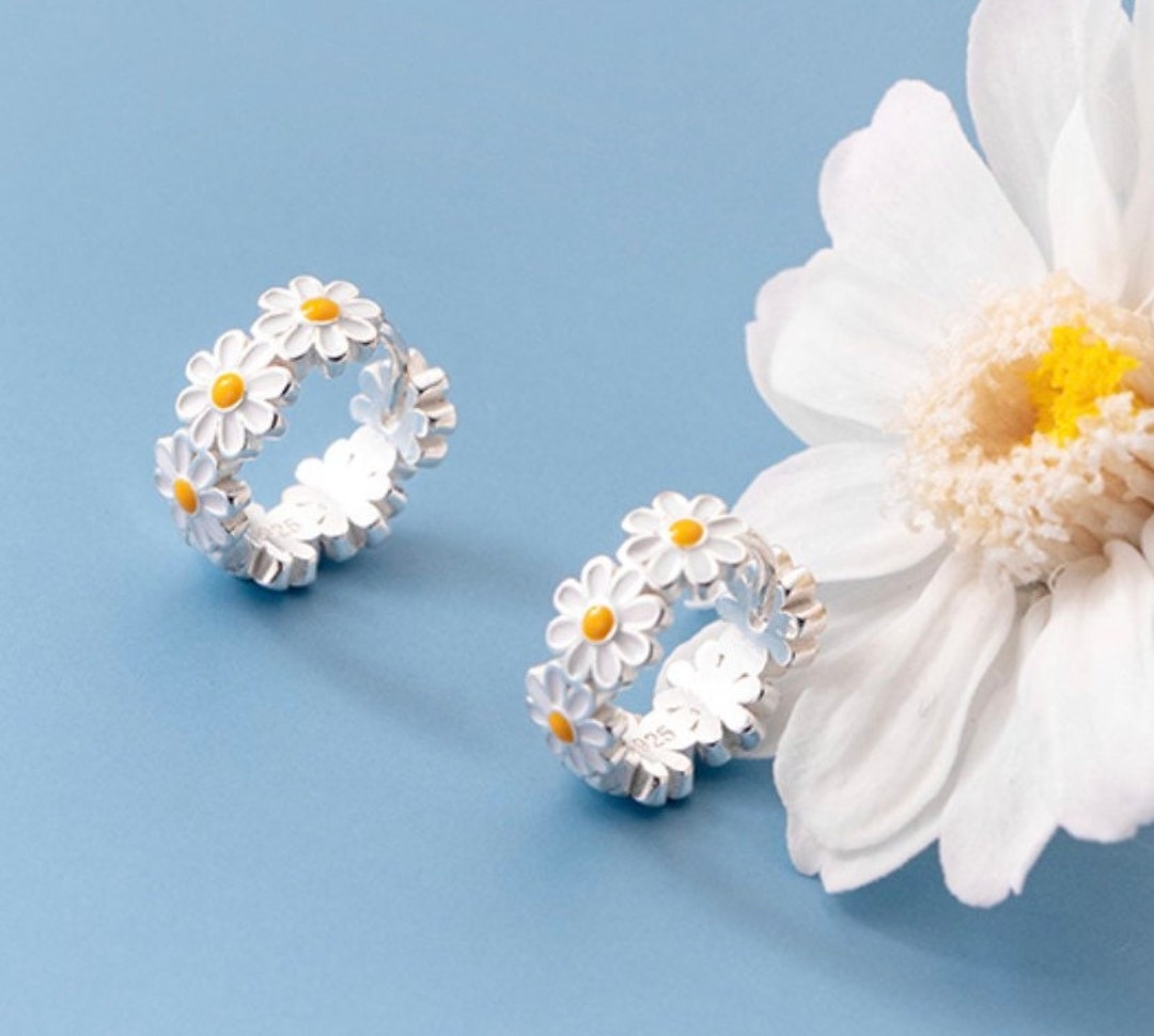 Daisy Flower Hoop Huggie Earrings/wide Hoop Earrings/silver Huggie ...