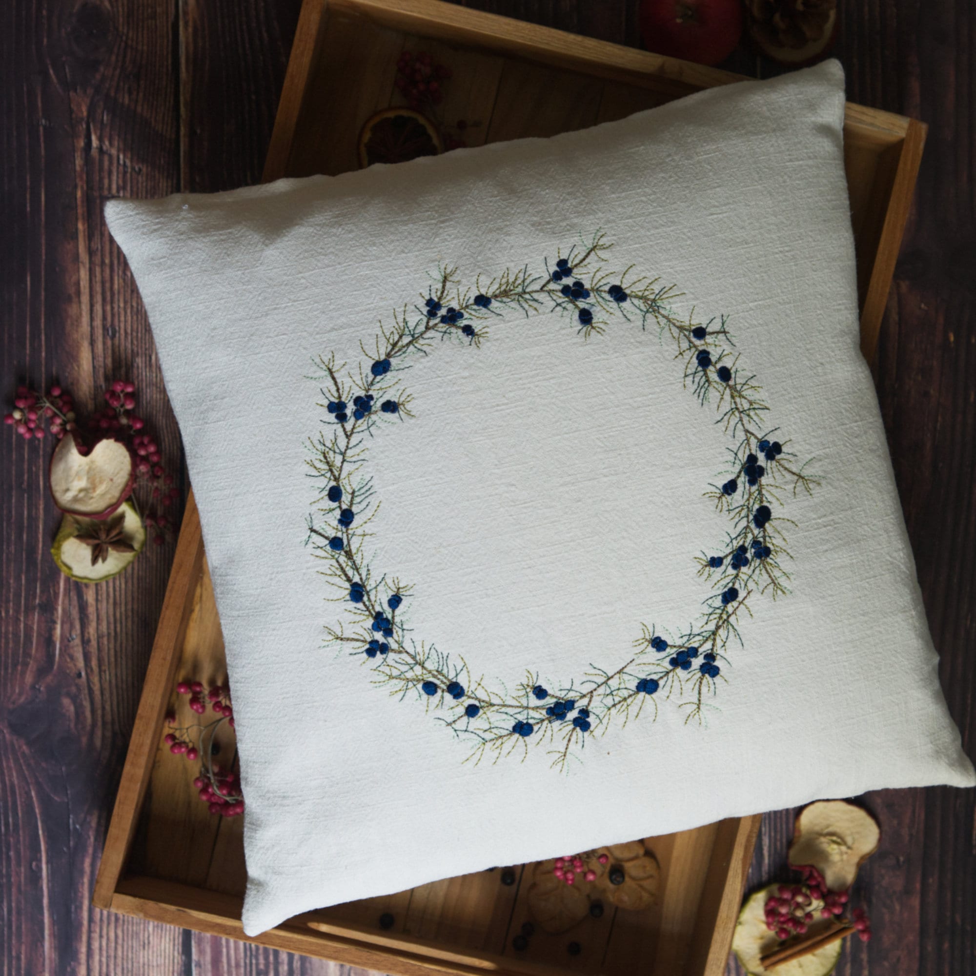 Embroidery File Large Juniper Wreath - Etsy