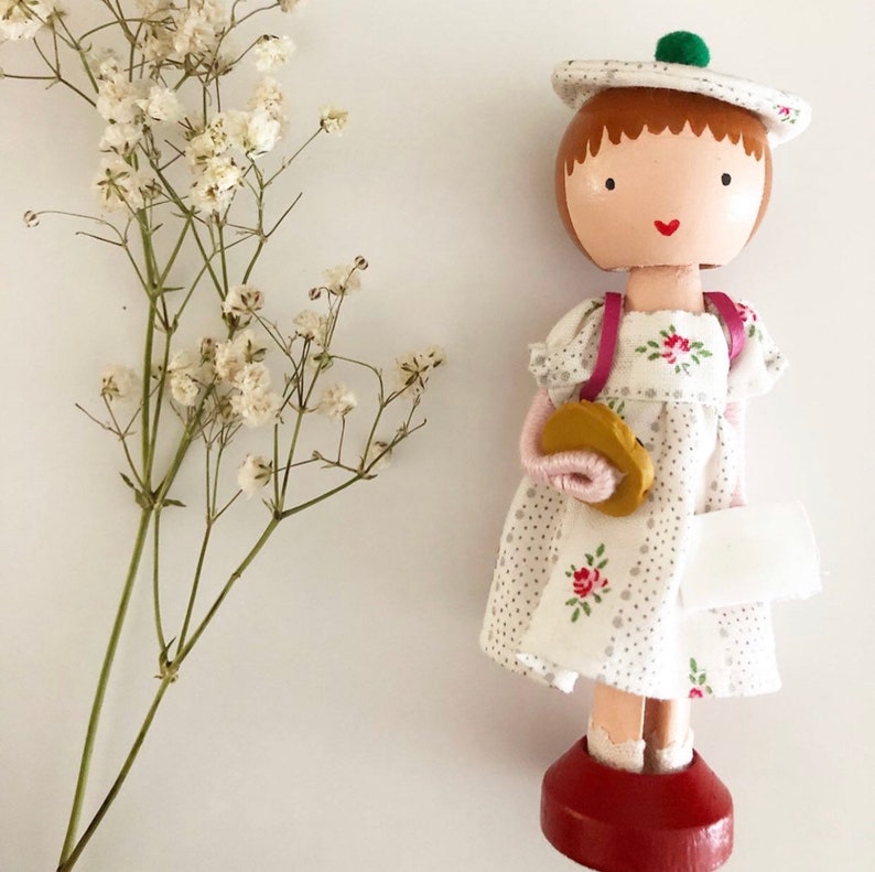 Heloise est une petite poupée en bois faite par marydollpins | Etsy