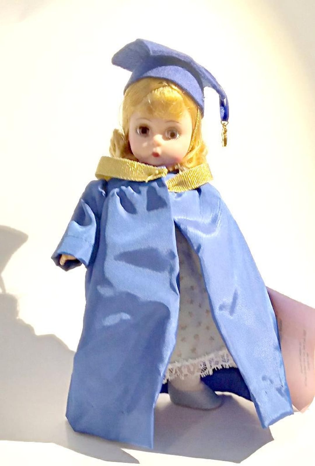 MADAME ALEXANDER DOLL 8 Graduate Doll Blue Cap & Gown 1995 U.S. Seller ...