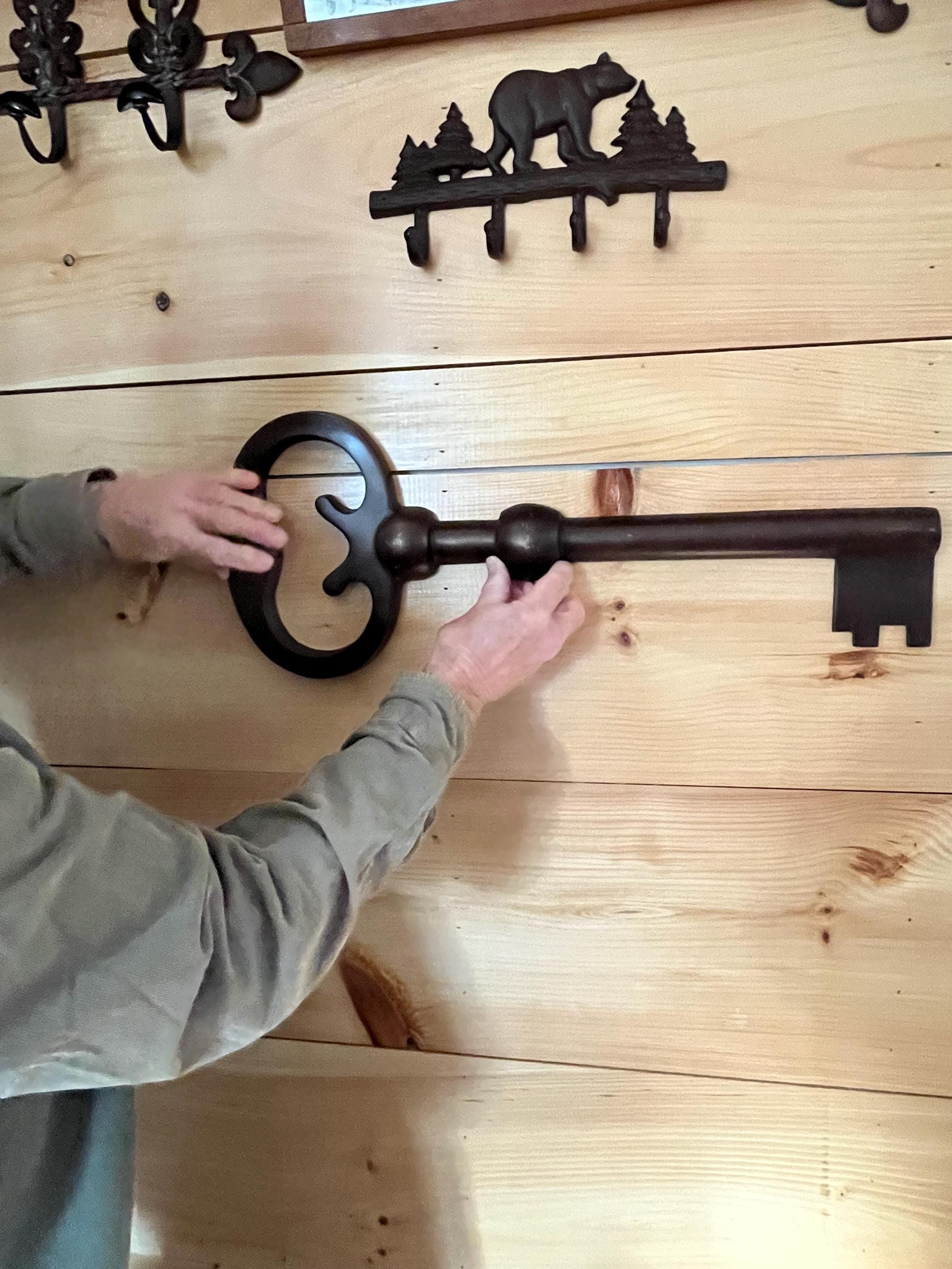 Vintage Large Metal Keys Set of Two Retro Wall Hanging Decor Farmhouse ...