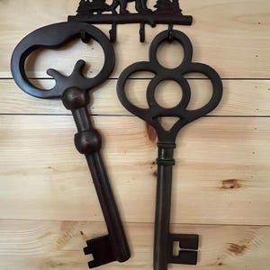 Vintage Large Metal Keys Set of Two Retro Wall Hanging Decor Farmhouse ...