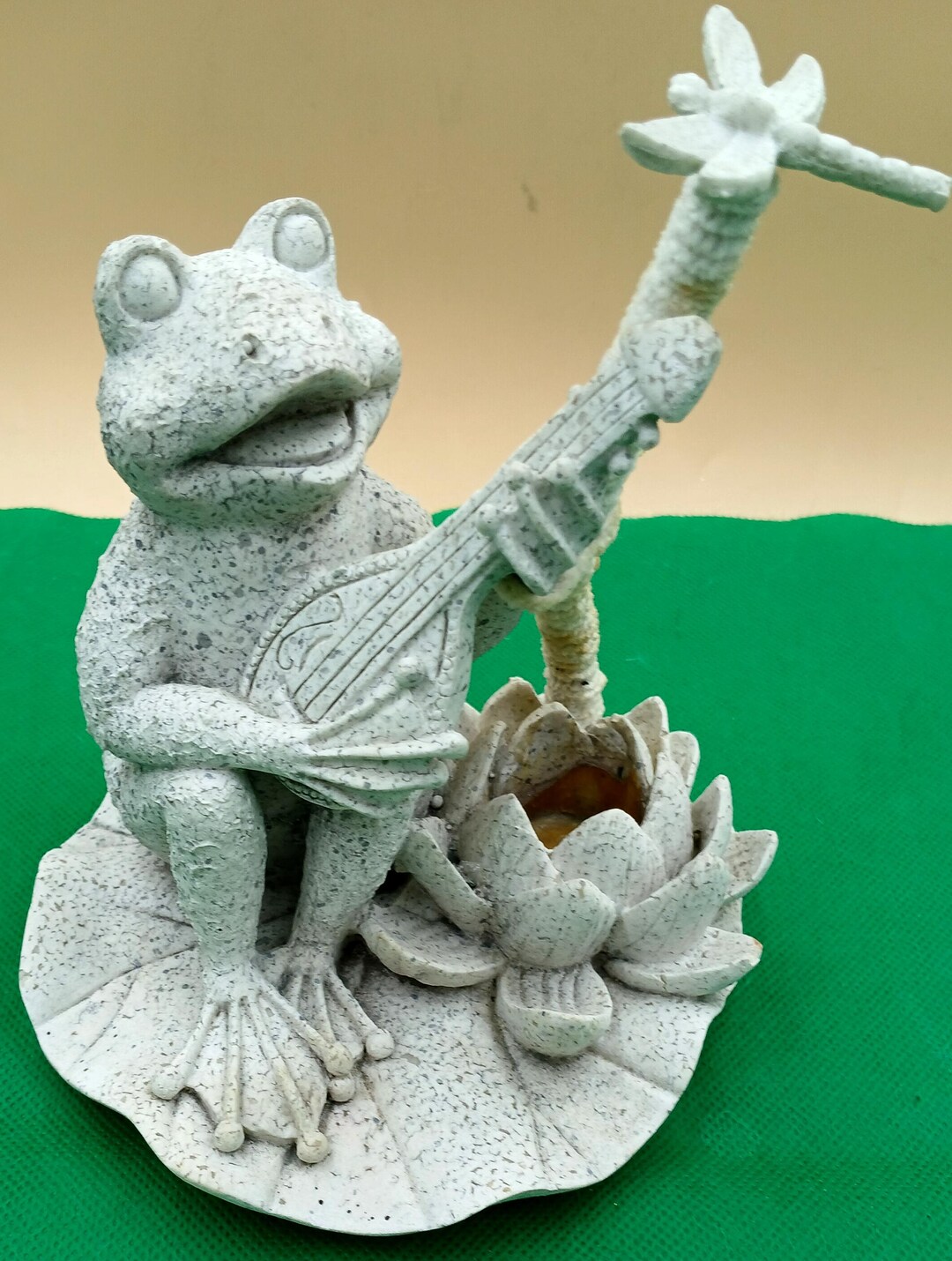 Concrete/cement/stone Frog on Lilly Pad Figurine. Detailed. Dragon Fly ...