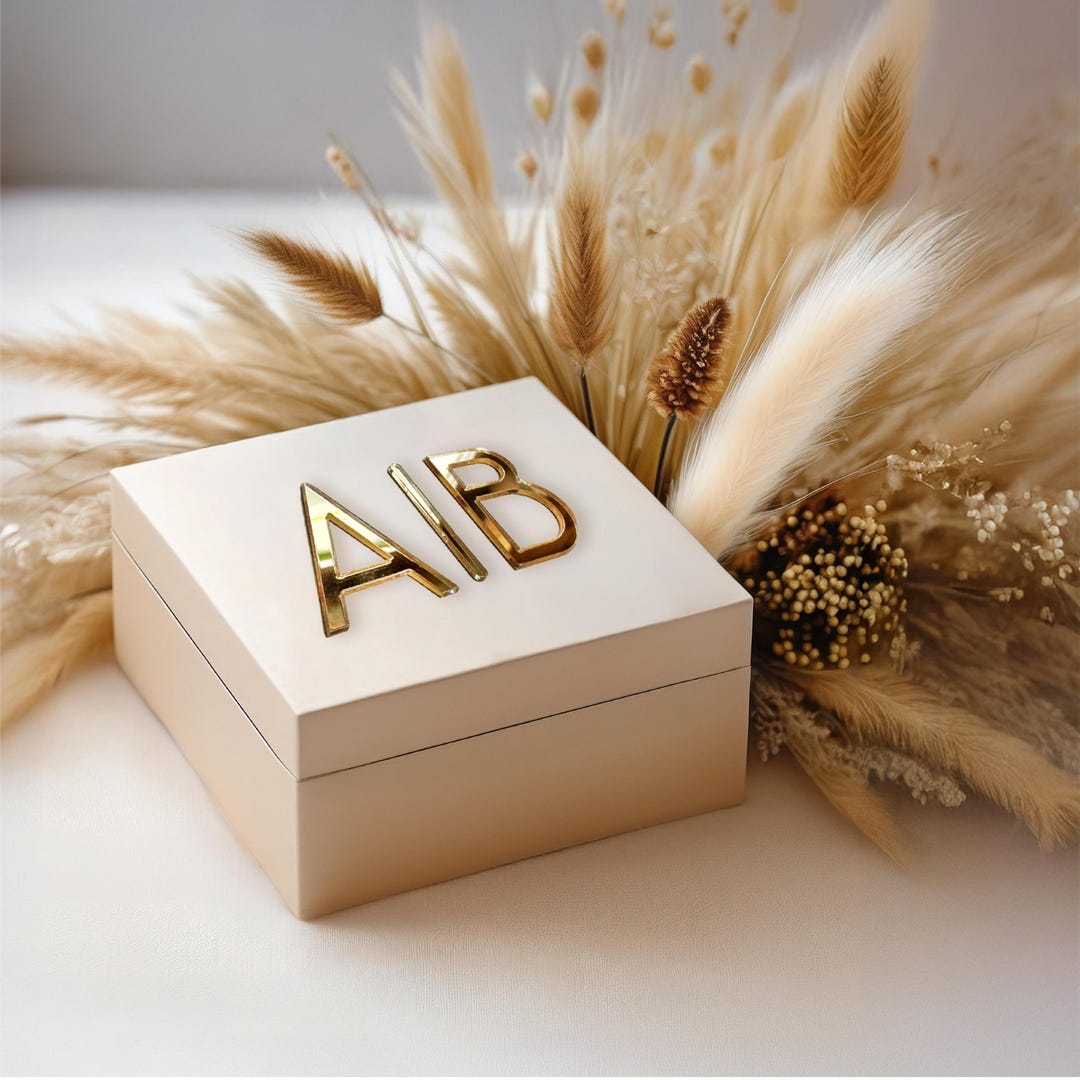 Elegant Wedding Ring Box - Beautiful Ceremony Accessory and Glamorous ...