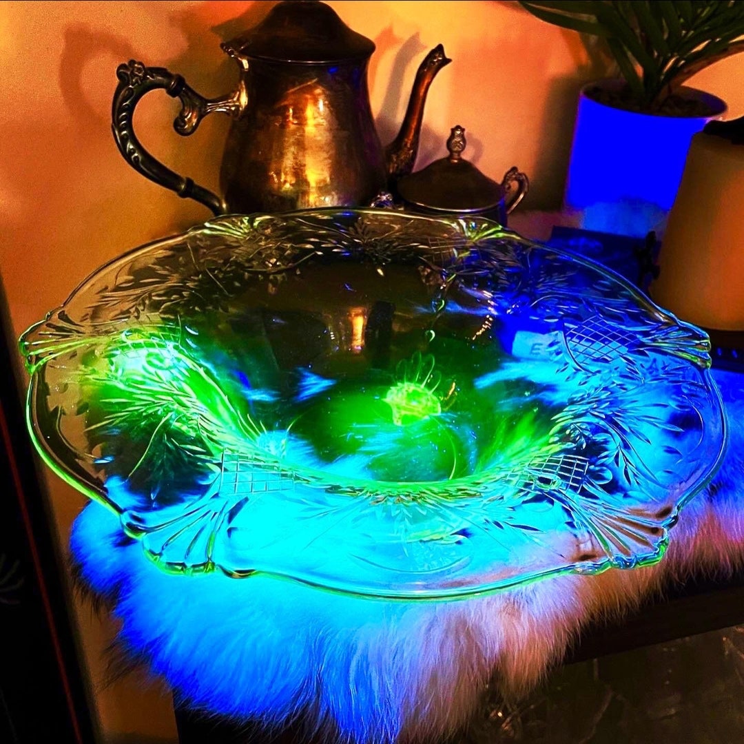 Large UV Serving Bowl Clear Manganese Glass Glowing UV Depression Glass ...