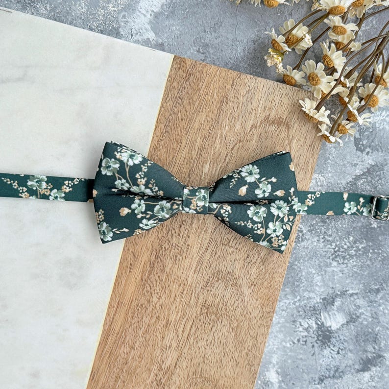 Forest Green Floral Bow Tie: Rustic Garden Wedding, Groomsmen Tie ...