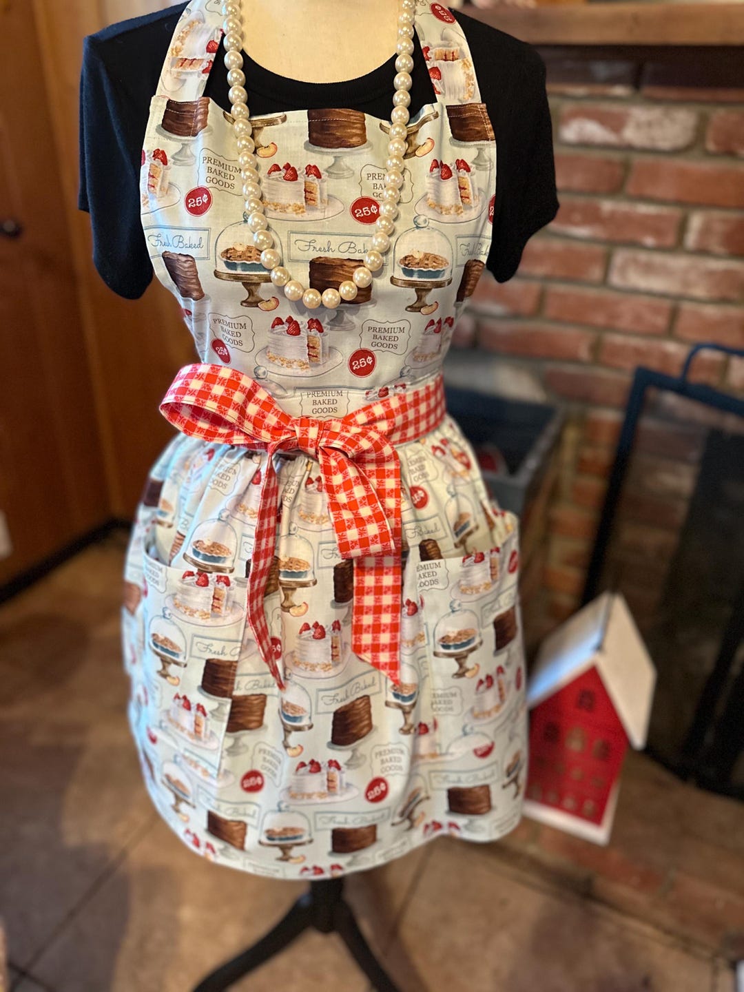 Exquisite Full Apron of Variety of Cakes , Ladies Apron of Cakes ...