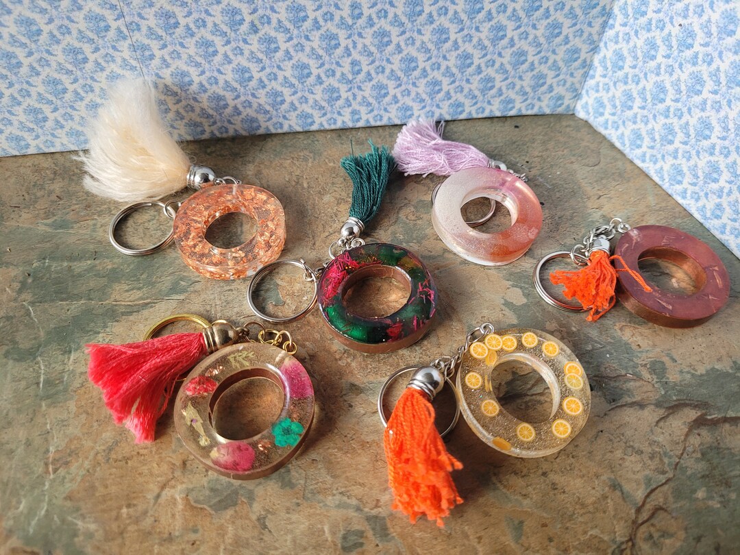 Resin Letter O Keychain: Handmade Tassel Initial Keyring - Etsy