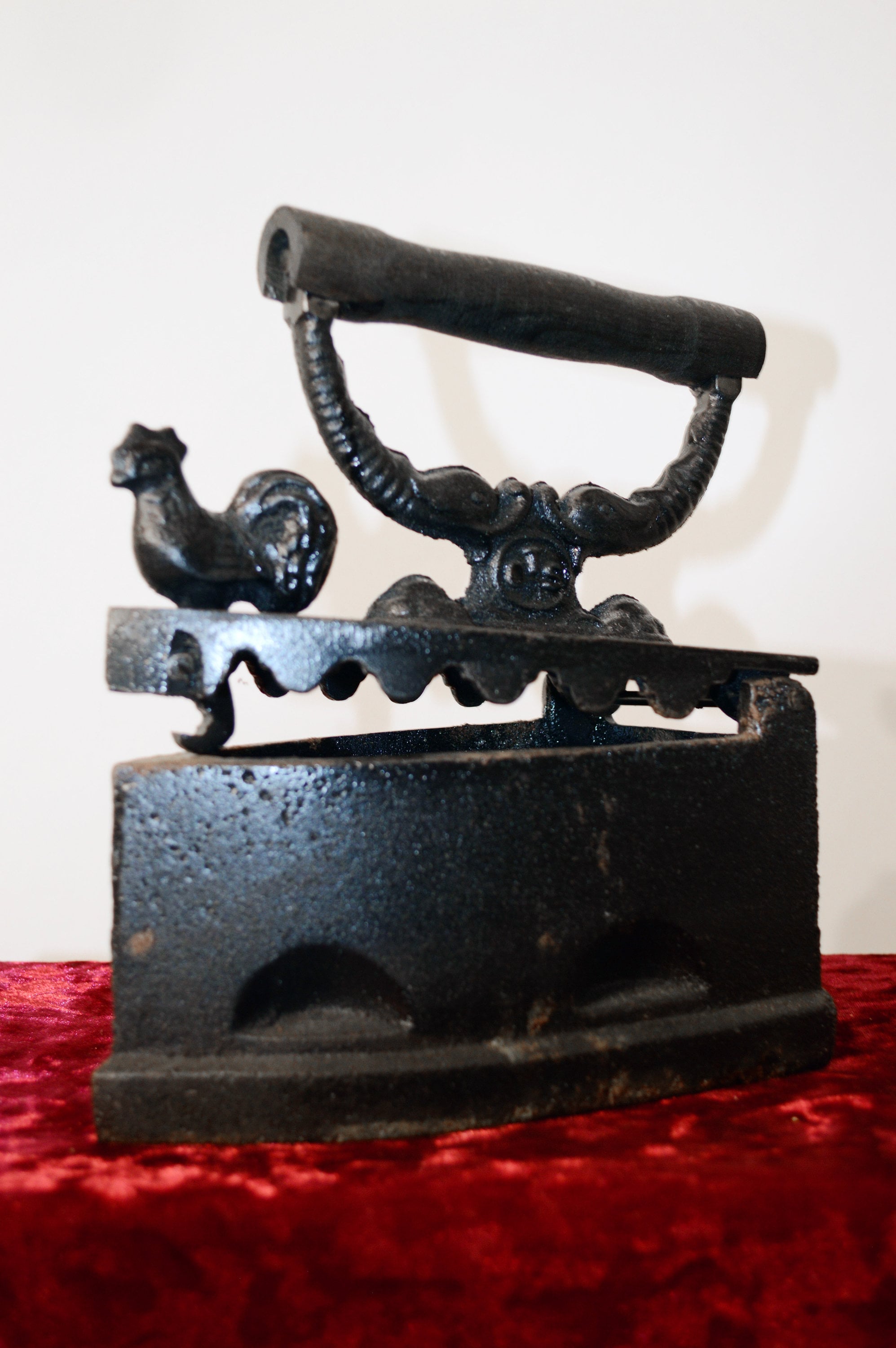 Antique Sad Iron With Rooster Laundry Room Decor Cast Iron Pressing ...