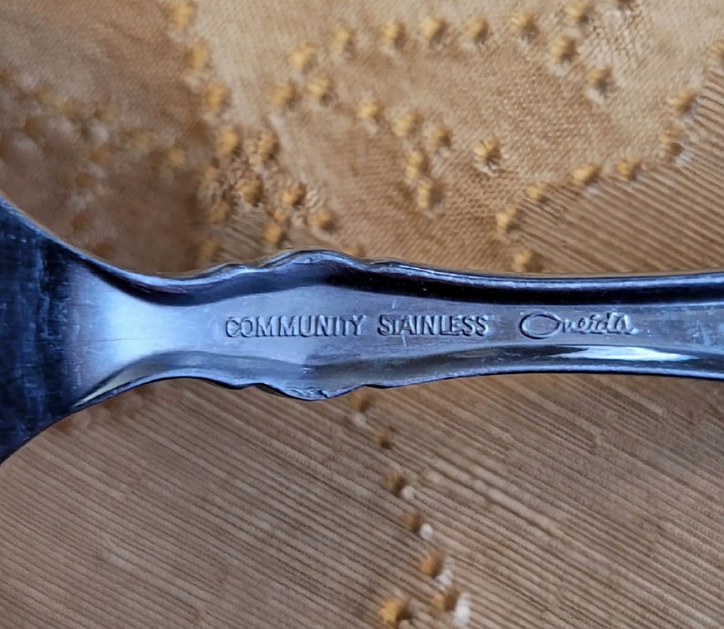 Oneida Stainless Flatware Satinique Place Spoon Butter Knife Knife ...