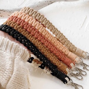 BEGINNER LEVEL / Macrame Tutorial / Learn Macrame / Macrame Phone Strap / Macrame Keychain / Diy ...