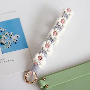 BEGINNER LEVEL / Macrame Tutorial / Learn Macrame / Macrame Phone Strap / Macrame Keychain / Diy ...