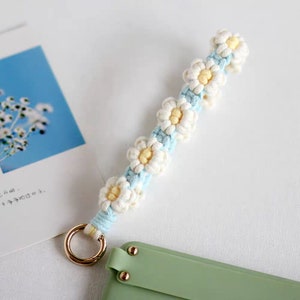 BEGINNER LEVEL / Macrame Tutorial / Learn Macrame / Macrame Phone Strap / Macrame Keychain / Diy ...