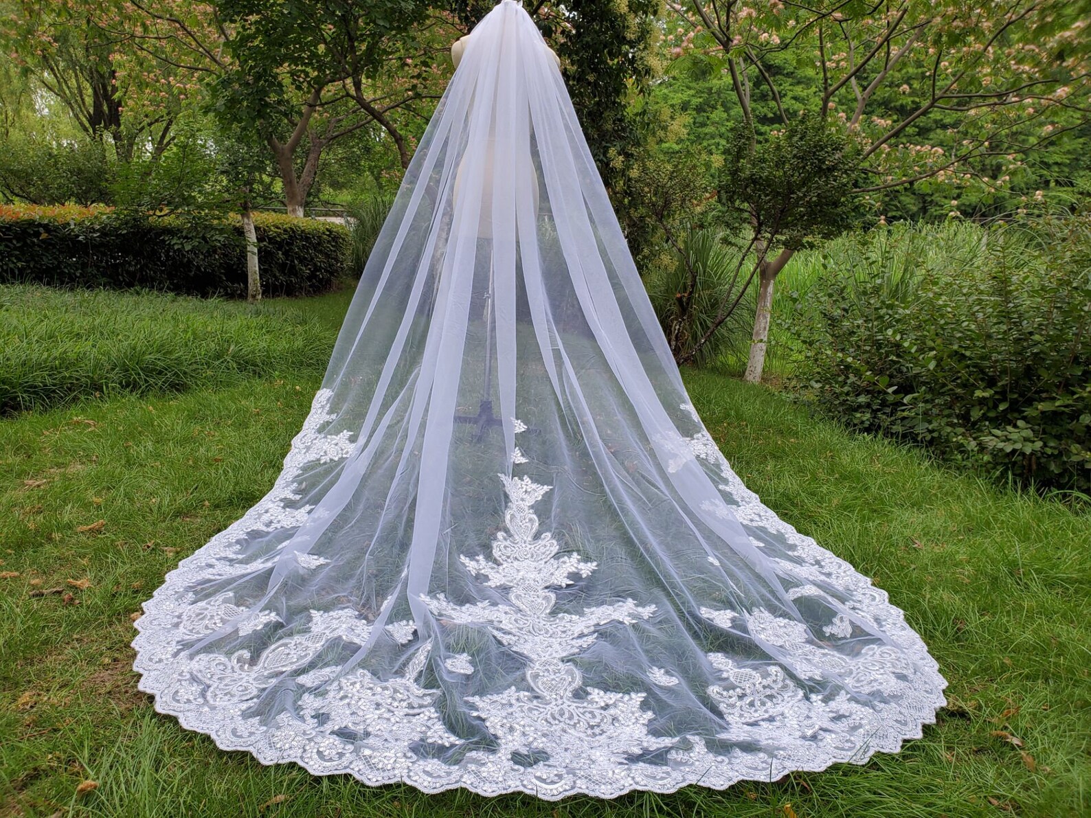 Luxury Wedding Veils / Ivory Lace Veil / Sequined Lace Applique ...