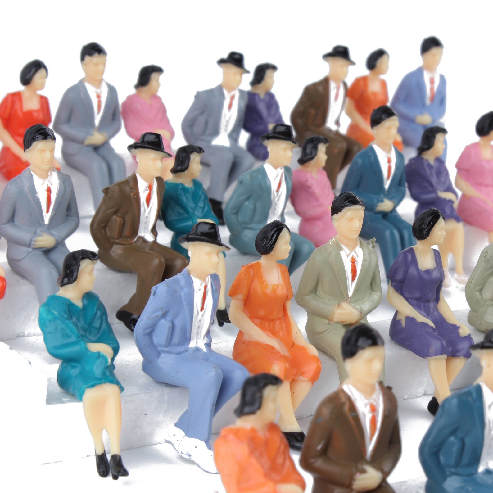 Miniature 1:32 Gauge 1 Scale Hand Painted Plastic Sitting People ...