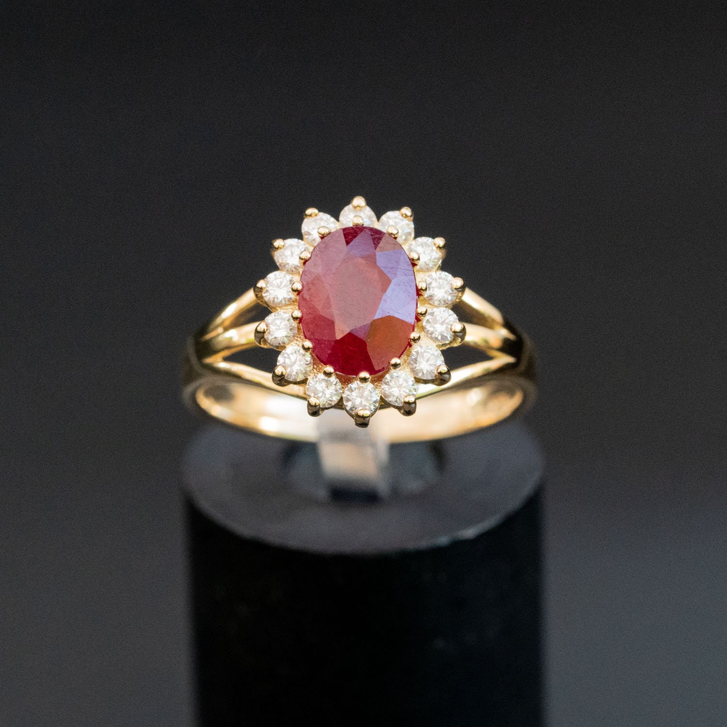 1.75 Ct Oval Red Ruby & Natural Diamond Ring in 18K Gold - Etsy