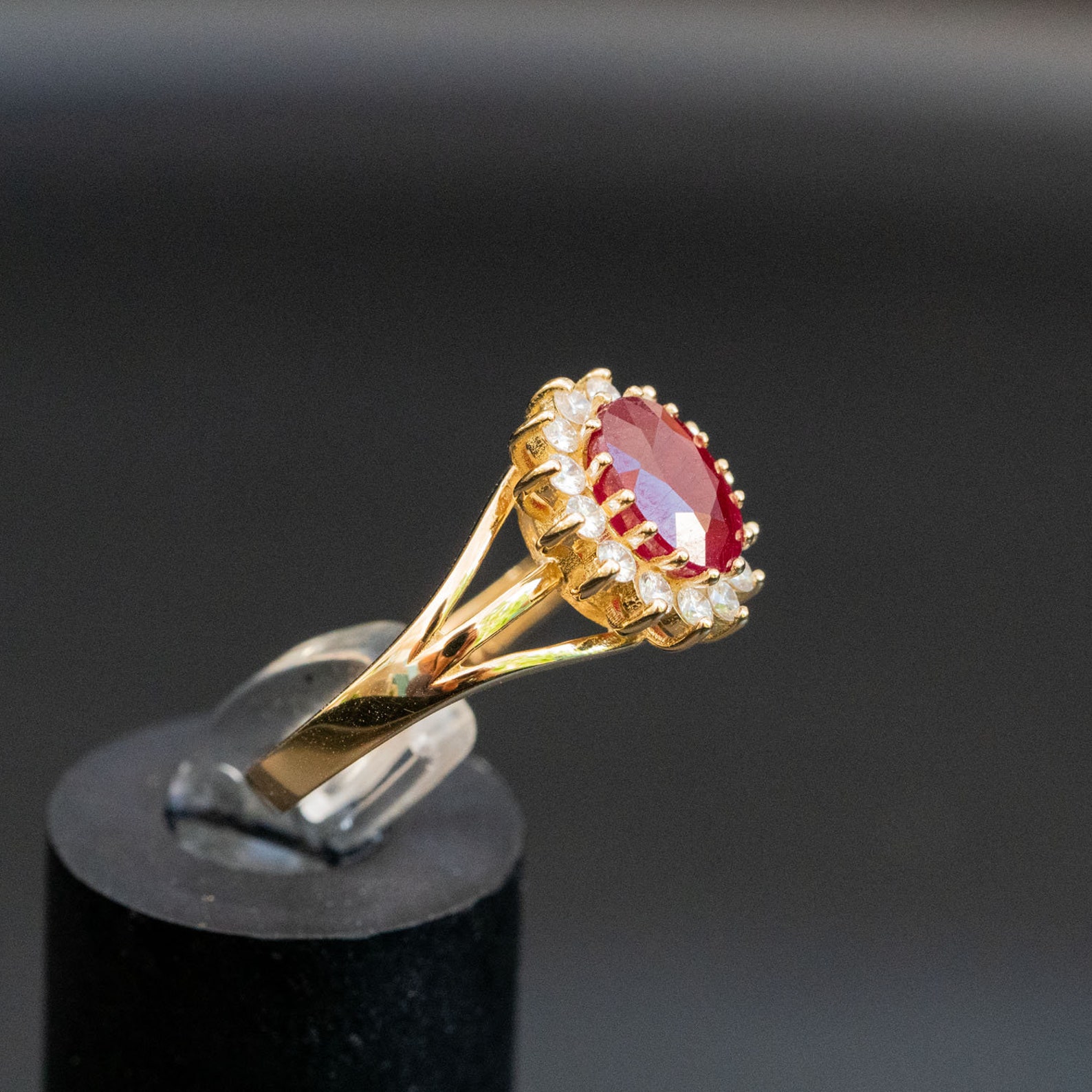 1.75 Ct Oval Red Ruby & Natural Diamond Ring in 18K Gold - Etsy