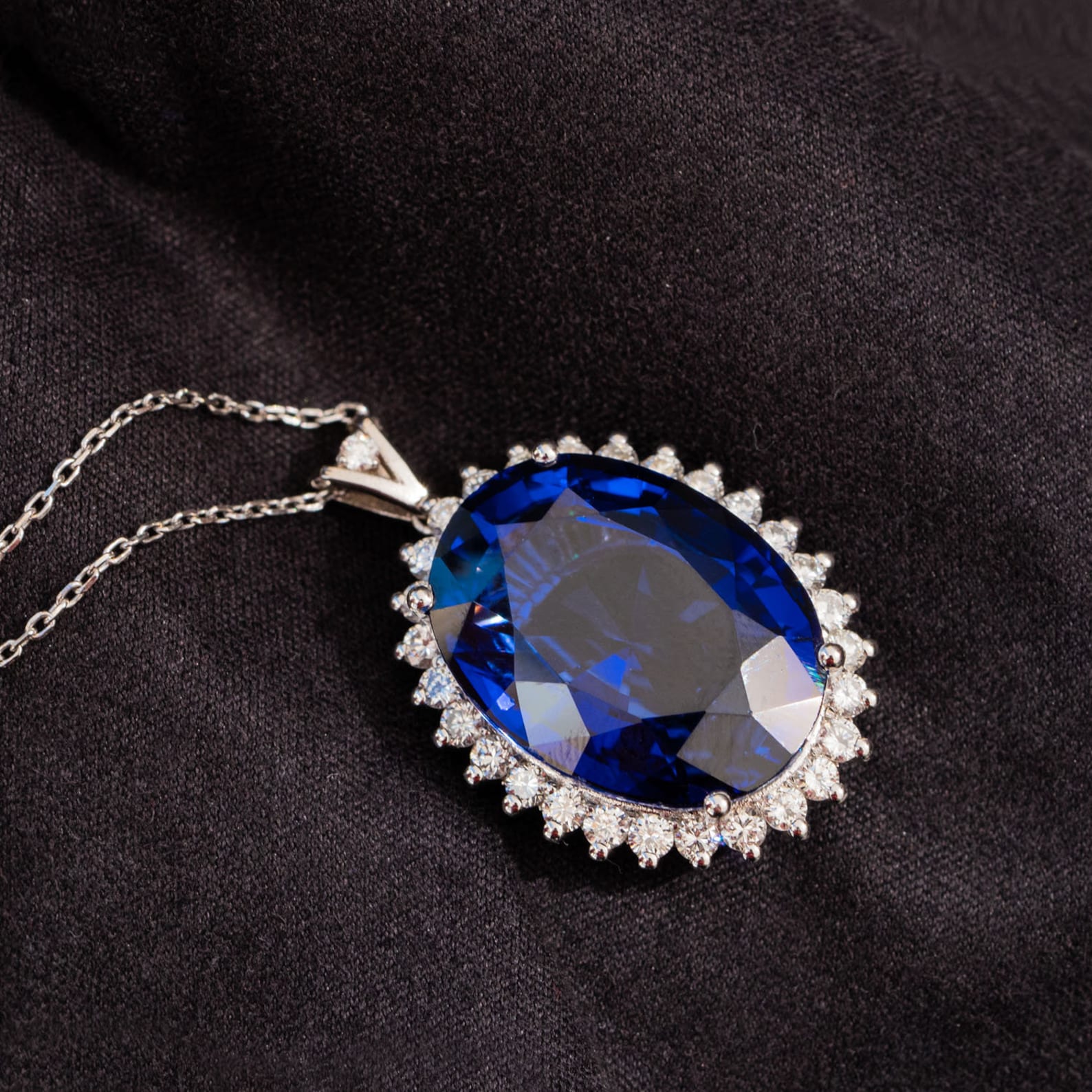 21.00 Ct Oval Blue Sapphire & Natural Diamond Pendant, Large Gemstone ...