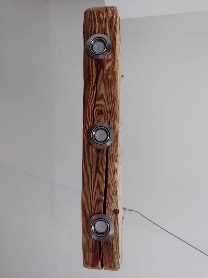 Lampadario con trave in legno di recupero - luce led - faretti led ... Lampadario con trave in legno di recupero - luce led - faretti led ...
