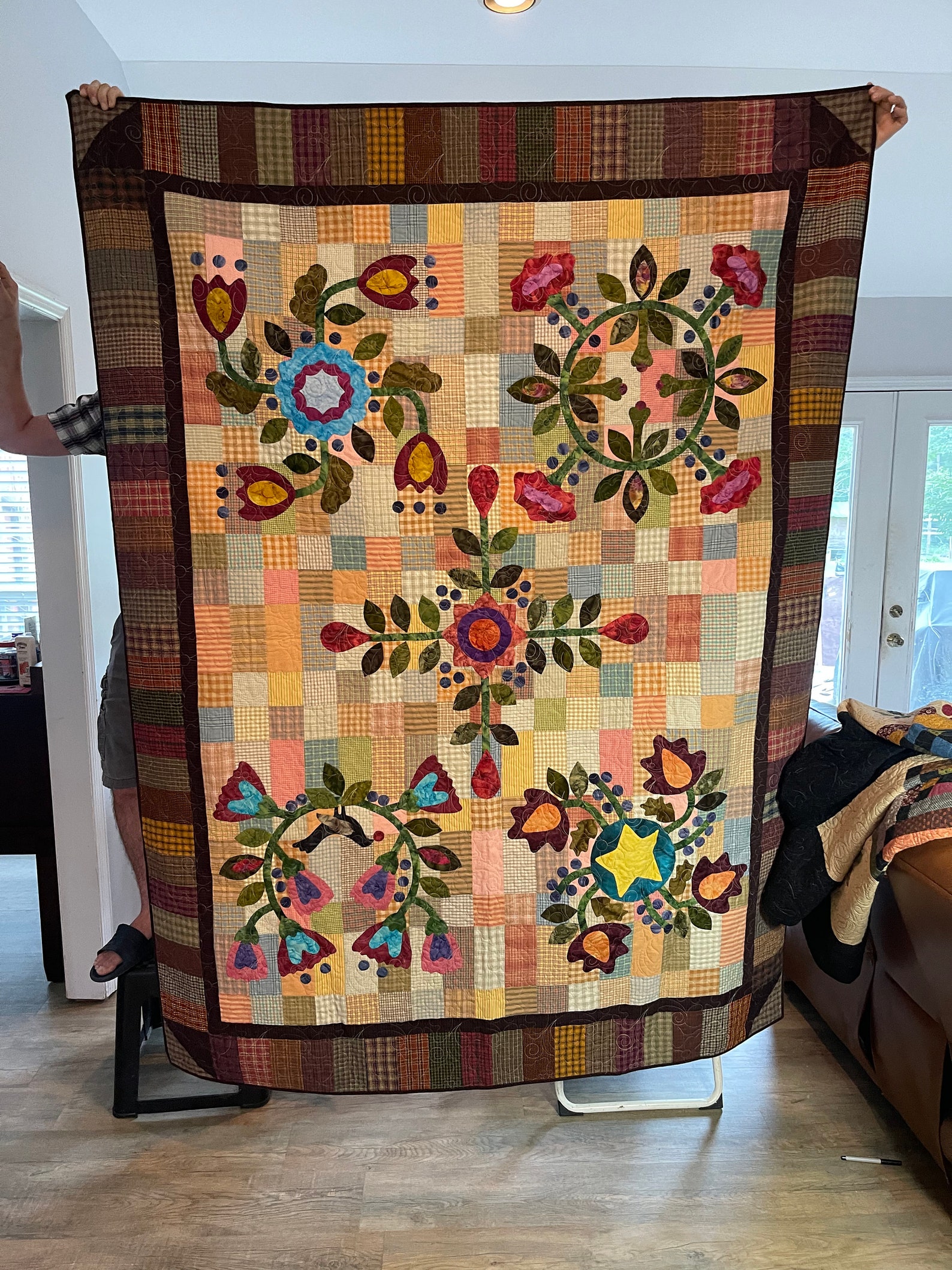 Quilt Made With Homespun Fabric and Appliquéd With Batik Fabric - Etsy