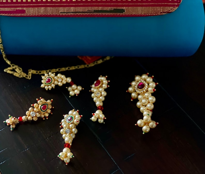 Traditional Maharashtrian Nath Saree Pin in Pearls and Gold Mani - Etsy