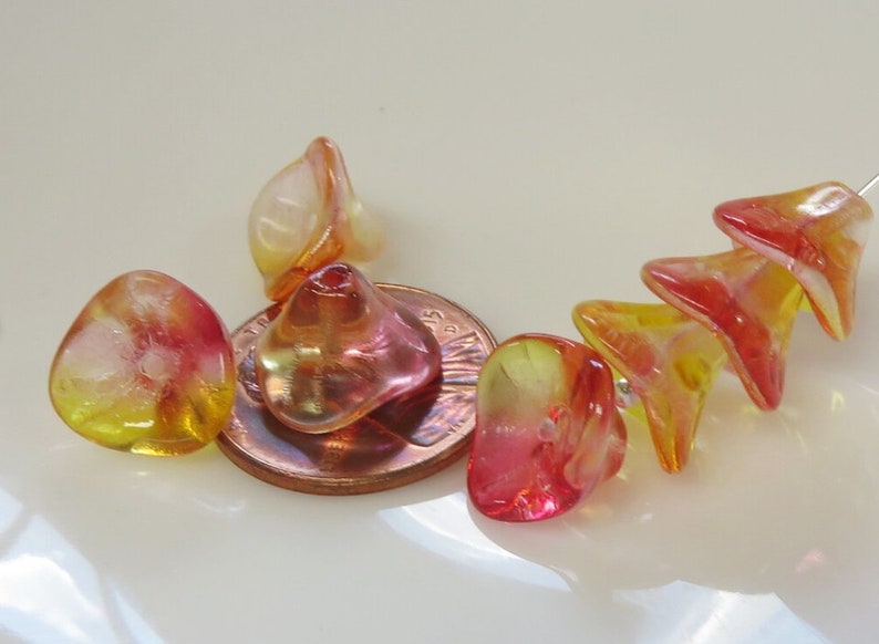 Sunny Lemon and Fuchsia Pink Glass, Czech 3 Petal Bell Flower, 12 by 10 ...