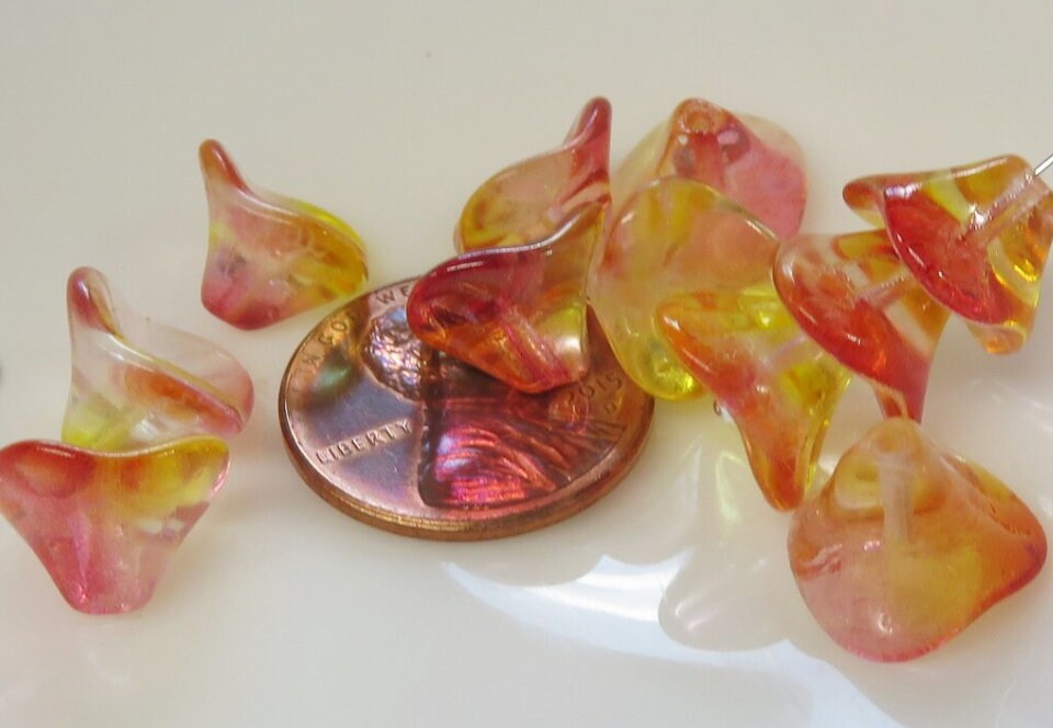 Sunny Lemon and Fuchsia Pink Glass, Czech 3 Petal Bell Flower, 12 by 10 ...