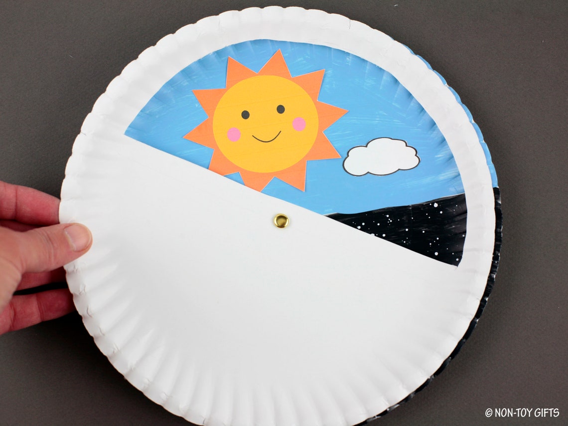 Day and Night Craft - Paper Plate Kindergarten Craft - Sun and Moon ...