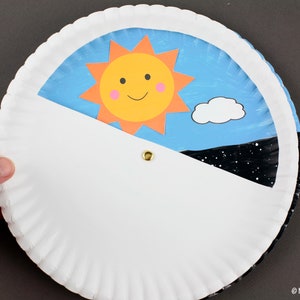 Day and Night Craft - Paper Plate Kindergarten Craft - Sun and Moon ...