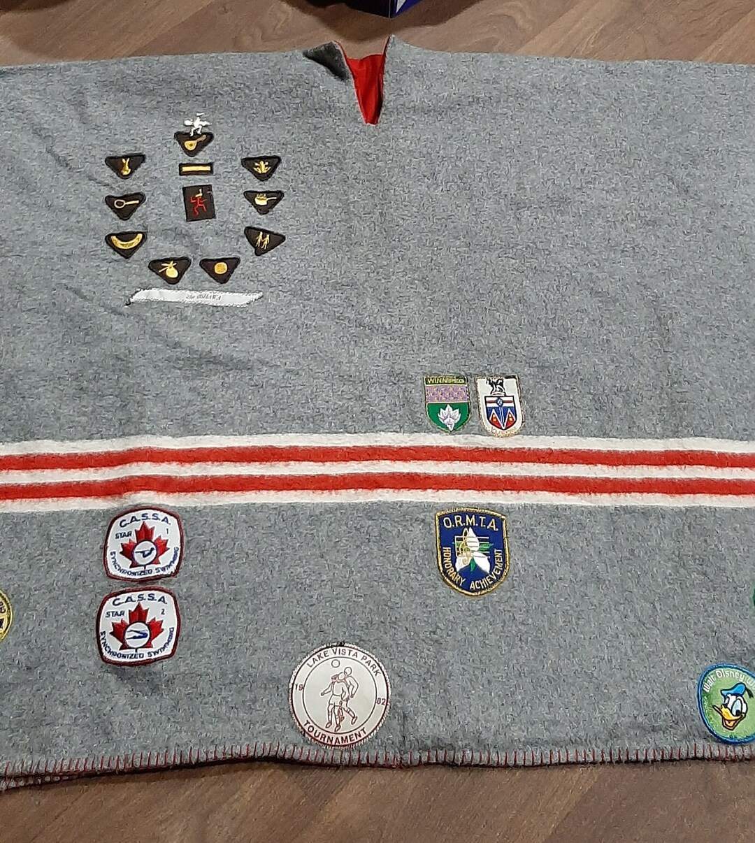Camp Blanket Poncho Girl Guides Brownies With Collection of Badges ...