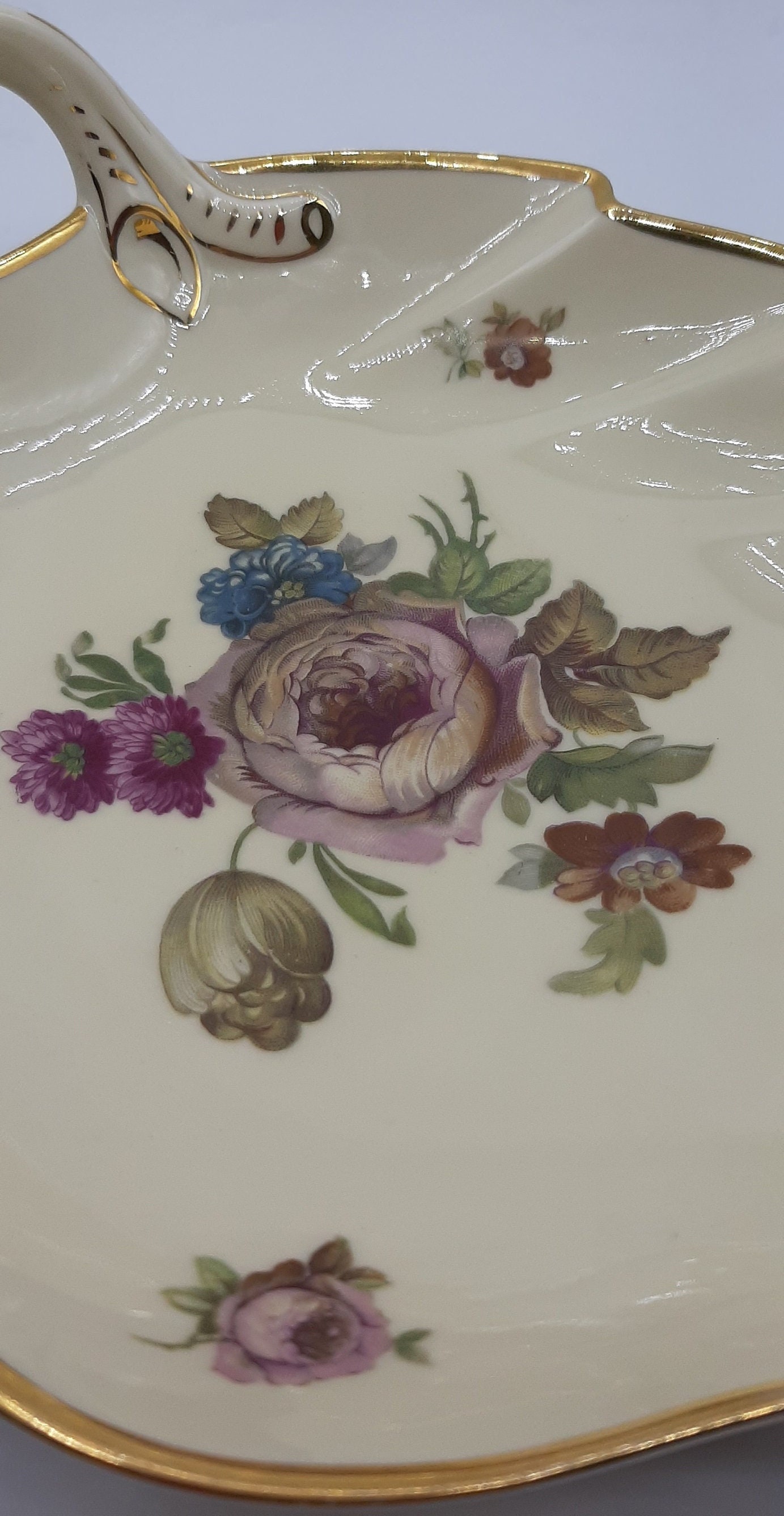 KPM Vintage Leaf Serving Dish Kjobenhavns Porcellains Maleri KPM Vintage Leaf Serving Dish Kjobenhavns Porcellains Maleri