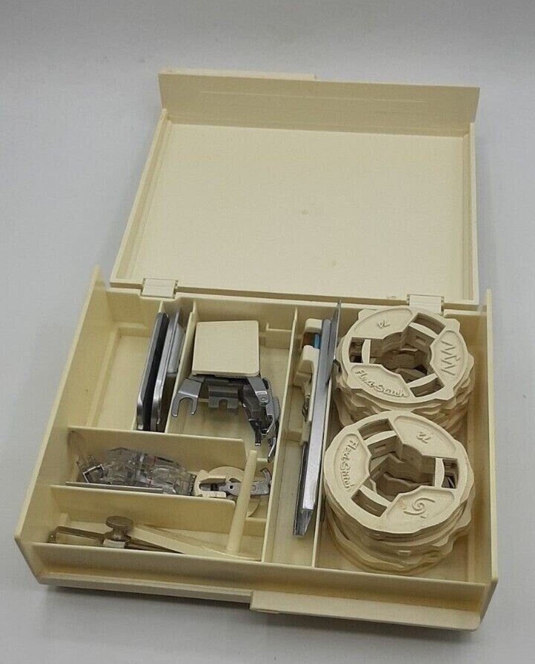 Singer Sewing Machine Parts 161172 381114 3 Foot Plates 5 Feet 6 Flexi ...