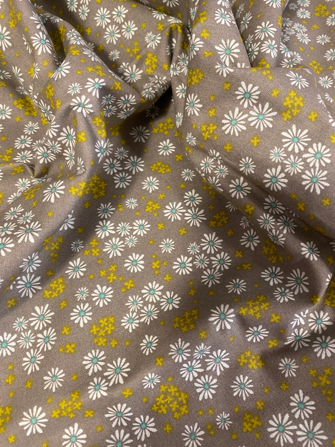 Daisy Flower Fabric Floral Daisies Cotton Quilting Crafting Sewing ...