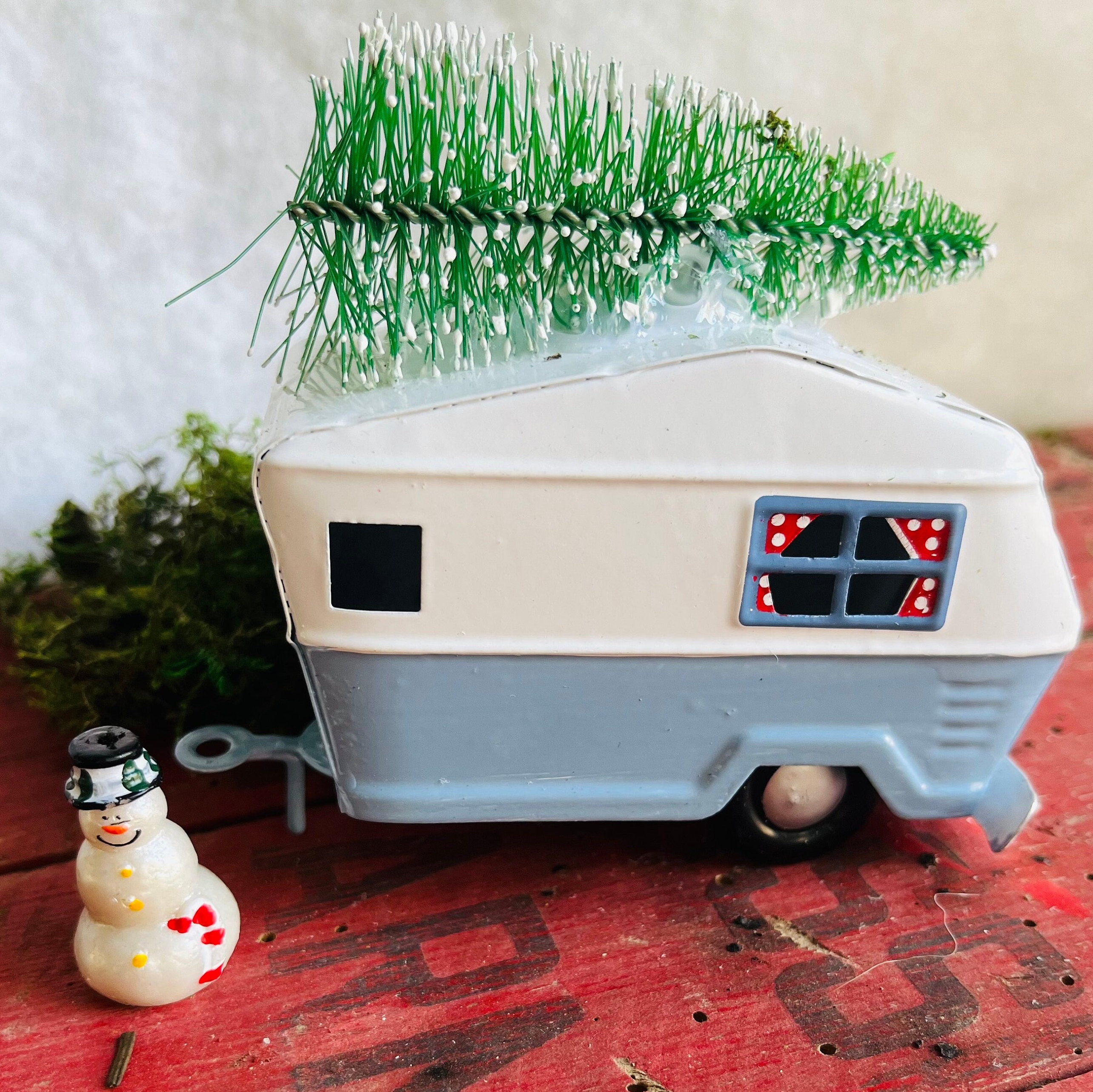 Mini Red Metal Camper Fairy Garden RV Winter Outdoor Cake Topper Camper ...