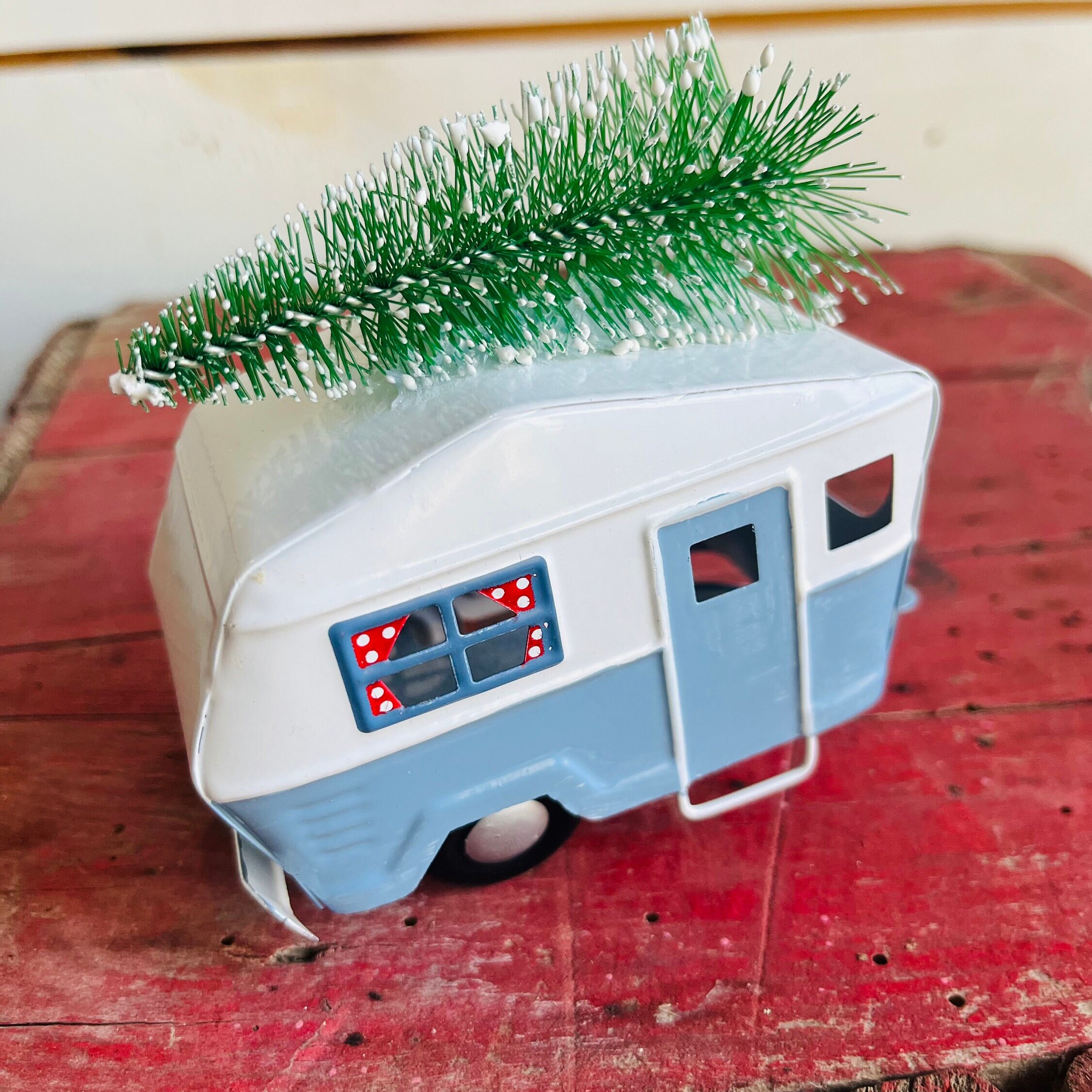 Mini Red Metal Camper Fairy Garden RV Winter Outdoor Cake Topper Camper ...