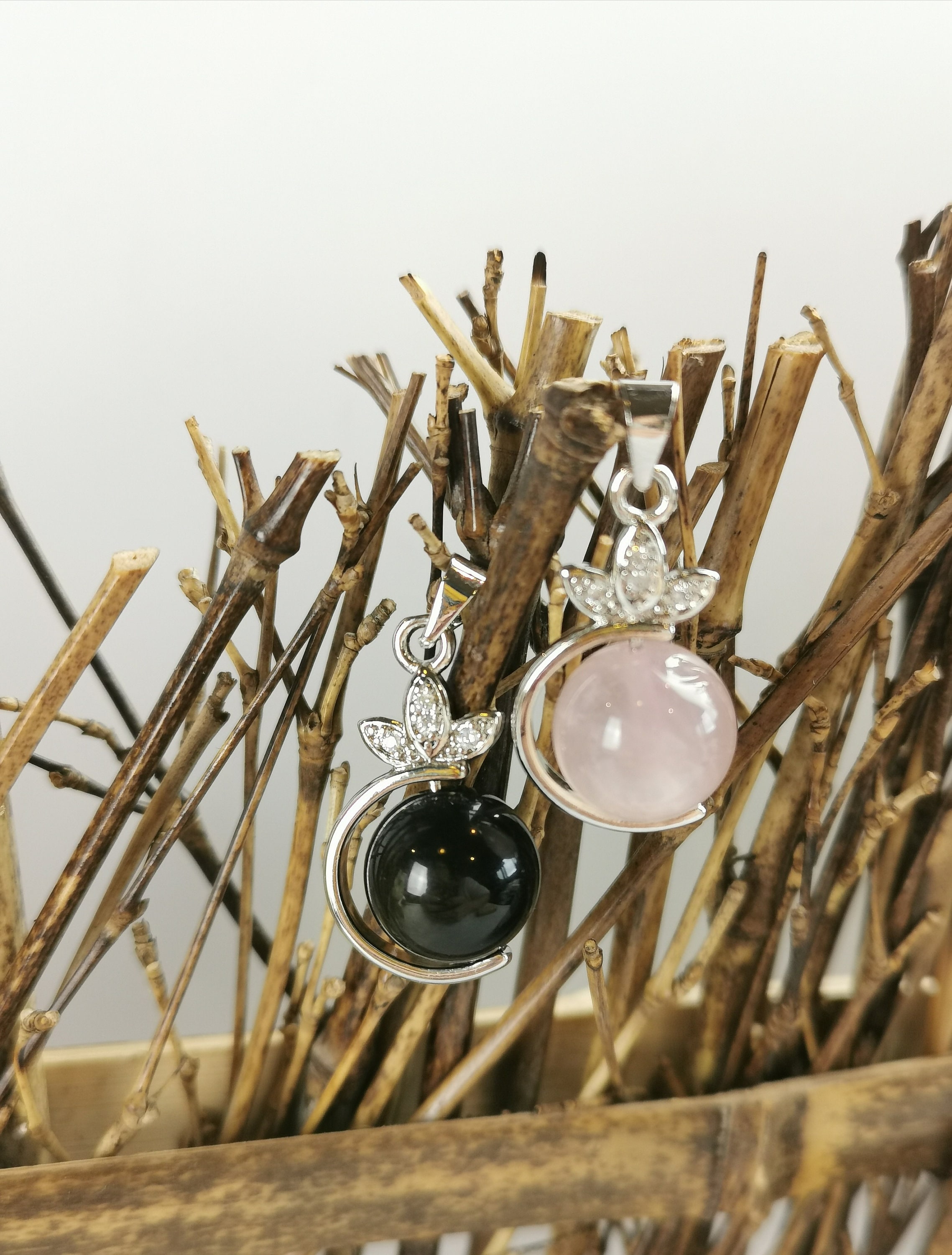 Natural Rose Quartz/obsidian Flower Pendant| Fashionable Pendant ...