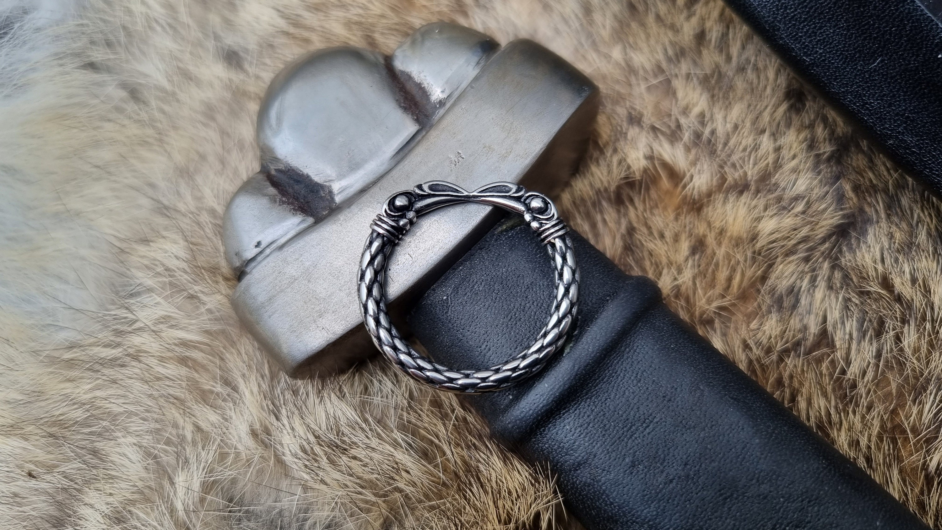 Odin's ravens ring / Ravens of Odin / Hugin and Munin ring - Etsy España