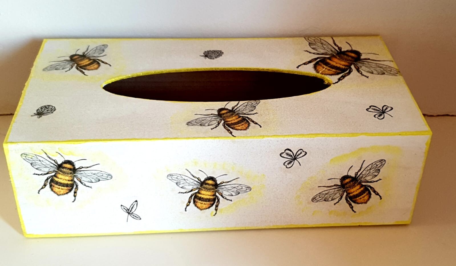 Porcelain Bee Tissue Box Cover