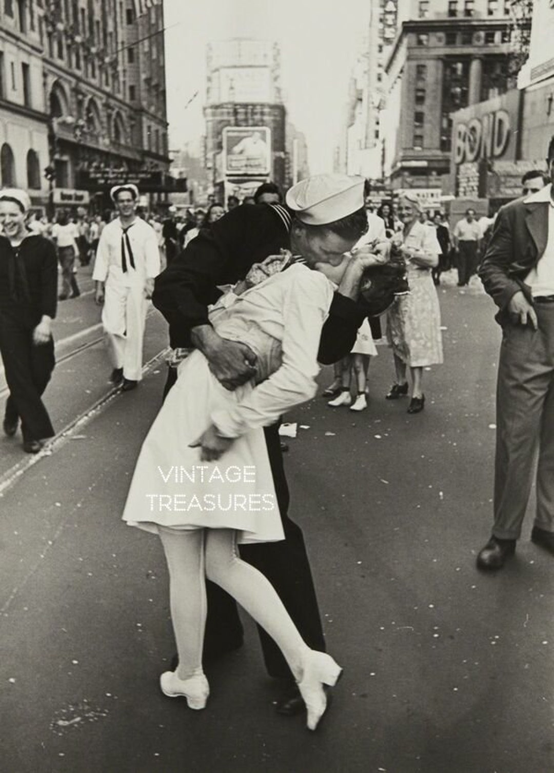 VJ Day Kiss - Etsy