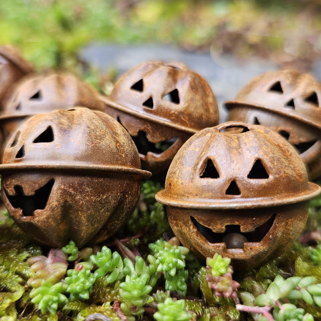 X10 Rustic Halloween Pumpkin Tin Bells - Etsy