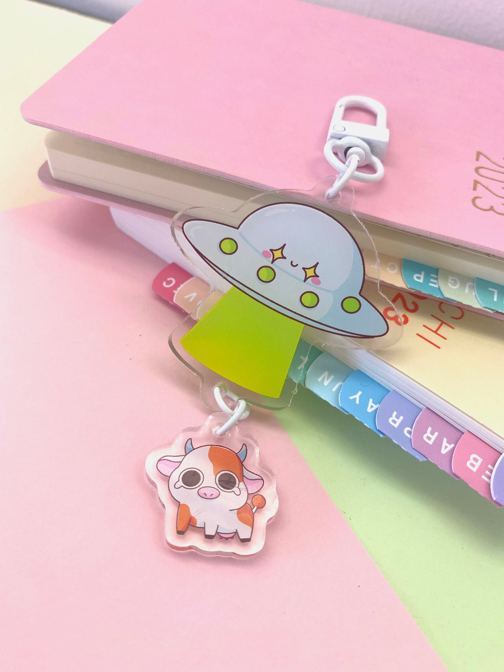 UFO KEYCHAIN // Kawaii Ufo Cute Alien Ufo Keychain Cryptid - Etsy