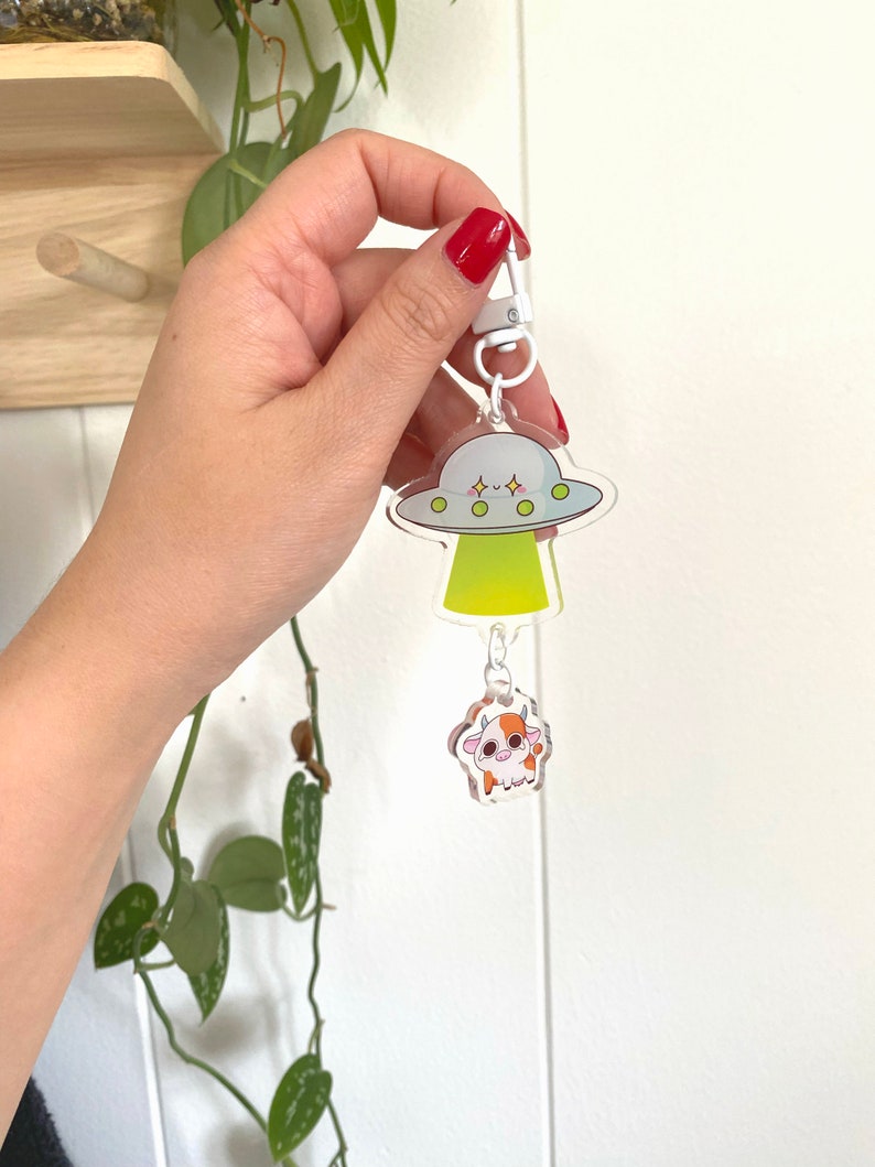 UFO KEYCHAIN // Kawaii Ufo Cute Alien Ufo Keychain Cryptid - Etsy