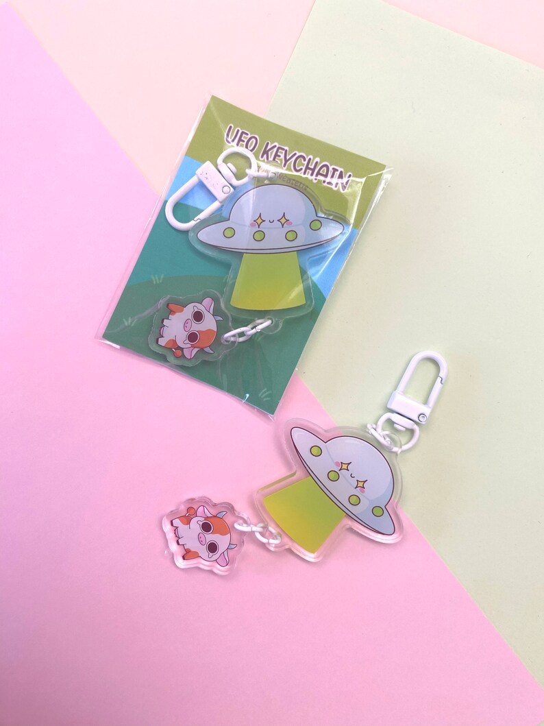 UFO KEYCHAIN // Kawaii Ufo Cute Alien Ufo Keychain Cryptid - Etsy