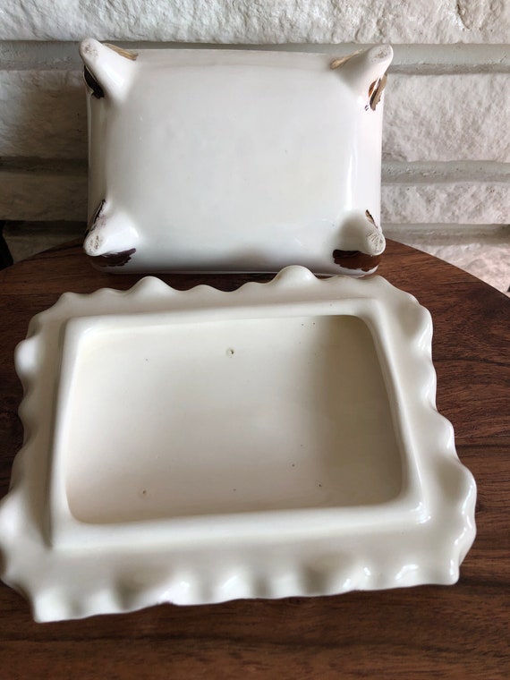 Ceramic White With Gold Covered Box With Poinsettia F… - Gem