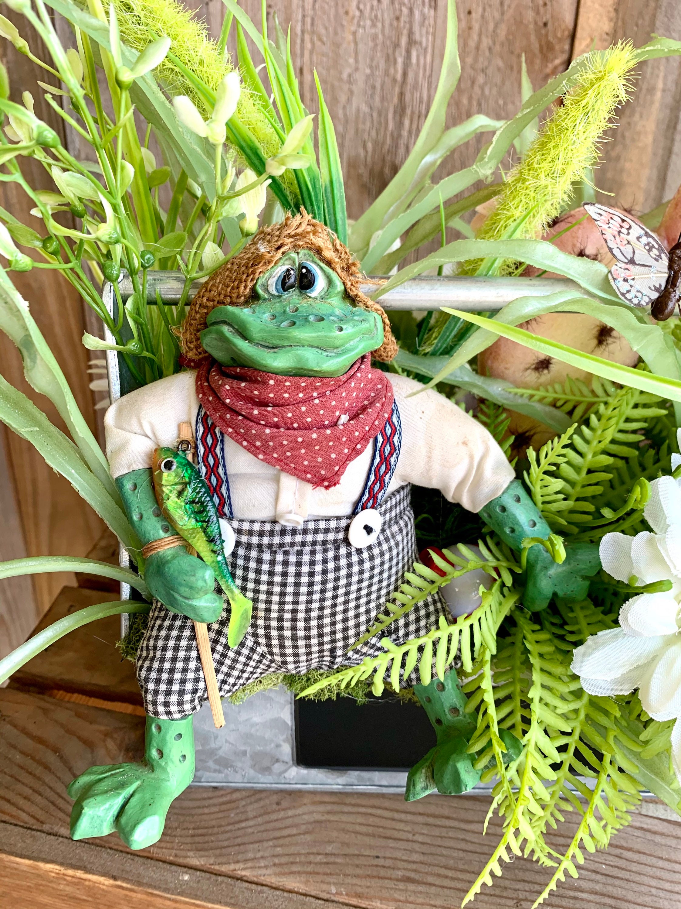 Frog Floral Centerpiece, Whimsical Country Frog Decor, Lake House Frog ...